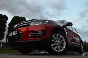 Red Volkswagen Tiguan 2016 in Kaunas, with an engine capacity of 2.00 L and mileage of 249 thousand km for 8950 €, photo 15 on AUTOMOTO.COM.LV