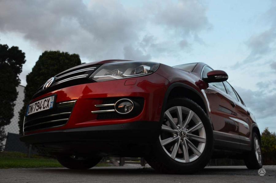 Red Volkswagen Tiguan 2016 in Kaunas, with an engine capacity of 2.00 L and mileage of 249 thousand km for 8950 €, photo 15 on AUTOMOTO.COM.LV