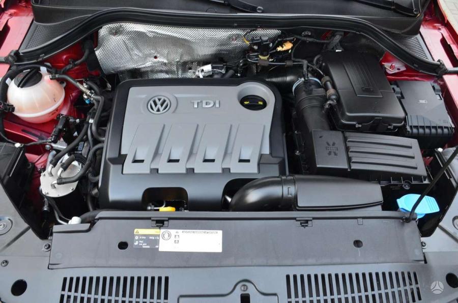 Red Volkswagen Tiguan 2016 in Kaunas, with an engine capacity of 2.00 L and mileage of 249 thousand km for 8950 €, photo 16 on AUTOMOTO.COM.LV