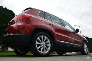 Red Volkswagen Tiguan 2016 in Kaunas, with an engine capacity of 2.00 L and mileage of 249 thousand km for 8950 €, photo 21 on AUTOMOTO.COM.LV