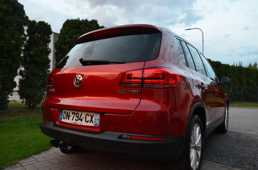 Red Volkswagen Tiguan 2016 in Kaunas, with an engine capacity of 2.00 L and mileage of 249 thousand km for 8950 €, photo 26 on AUTOMOTO.COM.LV