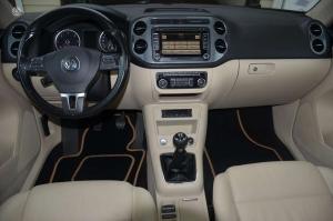 Red Volkswagen Tiguan 2016 in Kaunas, with an engine capacity of 2.00 L and mileage of 249 thousand km for 8950 €, photo 29 on AUTOMOTO.COM.LV