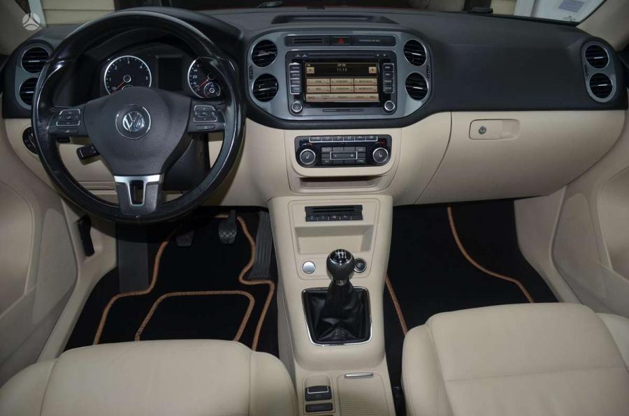 Red Volkswagen Tiguan 2016 in Kaunas, with an engine capacity of 2.00 L and mileage of 249 thousand km for 8950 €, photo 29 on AUTOMOTO.COM.LV