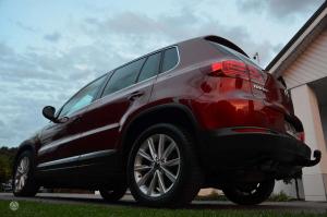 Red Volkswagen Tiguan 2016 in Kaunas, with an engine capacity of 2.00 L and mileage of 249 thousand km for 8950 €, photo 30 on AUTOMOTO.COM.LV