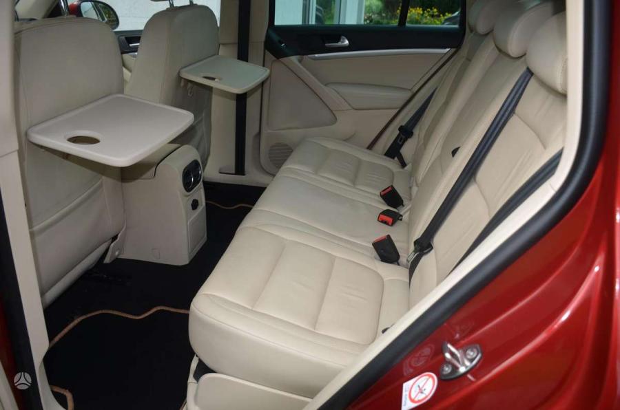 Red Volkswagen Tiguan 2016 in Kaunas, with an engine capacity of 2.00 L and mileage of 249 thousand km for 8950 €, photo 31 on AUTOMOTO.COM.LV