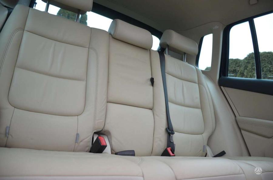 Red Volkswagen Tiguan 2016 in Kaunas, with an engine capacity of 2.00 L and mileage of 249 thousand km for 8950 €, photo 32 on AUTOMOTO.COM.LV
