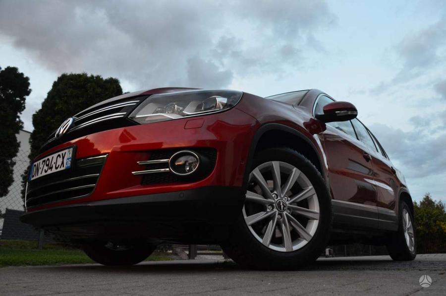 Red Volkswagen Tiguan 2016 in Kaunas, with an engine capacity of 2.00 L and mileage of 249 thousand km for 8950 €, photo 35 on AUTOMOTO.COM.LV
