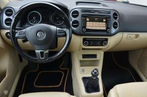 Red Volkswagen Tiguan 2016 in Kaunas, with an engine capacity of 2.00 L and mileage of 249 thousand km for 8950 €, photo 38 on AUTOMOTO.COM.LV
