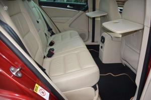 Red Volkswagen Tiguan 2016 in Kaunas, with an engine capacity of 2.00 L and mileage of 249 thousand km for 8950 €, photo 42 on AUTOMOTO.COM.LV