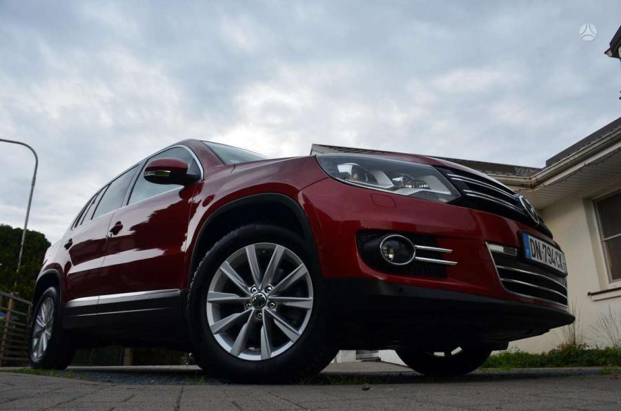 Red Volkswagen Tiguan 2016 in Kaunas, with an engine capacity of 2.00 L and mileage of 249 thousand km for 8950 €, photo 43 on AUTOMOTO.COM.LV