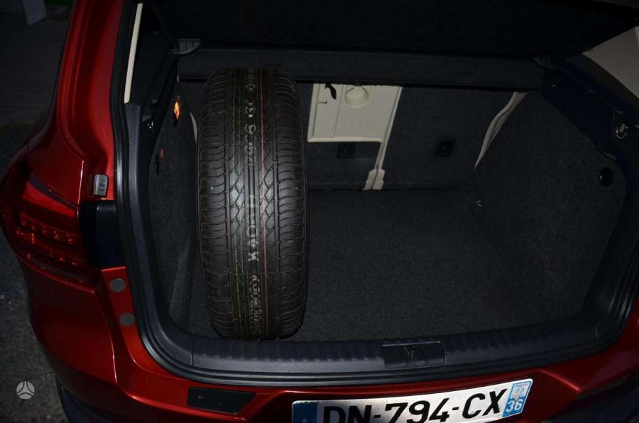 Red Volkswagen Tiguan 2016 in Kaunas, with an engine capacity of 2.00 L and mileage of 249 thousand km for 8950 €, photo 45 on AUTOMOTO.COM.LV
