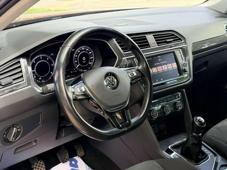 Sarkans Volkswagen Tiguan 2016 Ukmergė, ar dzinēja tilpumu 1.97 L un nobraukumu 270 tūkst. km par 12350 €, foto 8 vietnē AUTOMOTO.COM.LV
