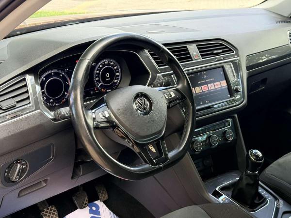 Sarkans Volkswagen Tiguan 2016 Ukmergė, ar dzinēja tilpumu 1.97 L un nobraukumu 270 tūkst. km par 12350 €, foto 8 vietnē AUTOMOTO.COM.LV