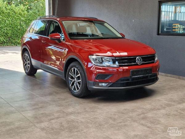 Red Volkswagen Tiguan 2017 in Kaunas, with an engine capacity of 1.40 L and mileage of 56 thousand km for 22399 €, photo 1 on AUTOMOTO.COM.LV