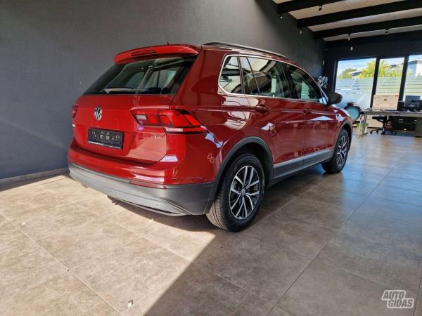 Red Volkswagen Tiguan 2017 in Kaunas, with an engine capacity of 1.40 L and mileage of 56 thousand km for 22399 €, photo 6 on AUTOMOTO.COM.LV