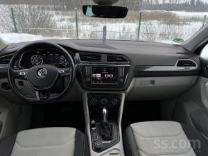 Red Volkswagen Tiguan 2017 in Cesis, with an engine capacity of 2.00 L and mileage of 210 thousand km for 15900 €, photo 10 on AUTOMOTO.COM.LV