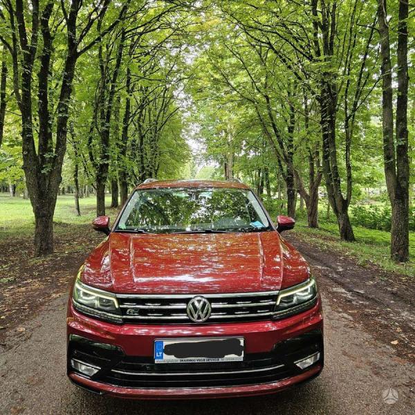 Red Volkswagen Tiguan 2017 in Marijampole, with an engine capacity of 1.97 L and mileage of 253 thousand km for 18500 €, photo 1 on AUTOMOTO.COM.LV