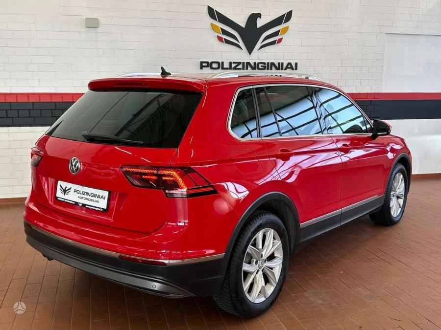 Red Volkswagen Tiguan 2017 in Kaunas, with an engine capacity of 1.97 L and mileage of 137 thousand km for 15690 €, photo 7 on AUTOMOTO.COM.LV