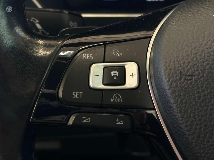 Red Volkswagen Tiguan 2017 in Kaunas, with an engine capacity of 1.97 L and mileage of 137 thousand km for 15690 €, photo 14 on AUTOMOTO.COM.LV