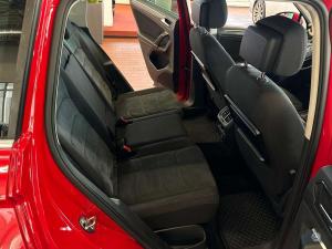 Red Volkswagen Tiguan 2017 in Kaunas, with an engine capacity of 1.97 L and mileage of 137 thousand km for 15690 €, photo 26 on AUTOMOTO.COM.LV
