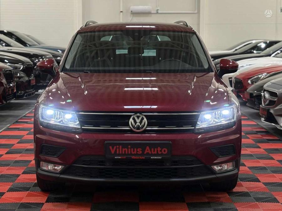 Red Volkswagen Tiguan 2017 in Vilnius, with an engine capacity of 1.40 L and mileage of 146 thousand km for 15490 €, photo 3 on AUTOMOTO.COM.LV