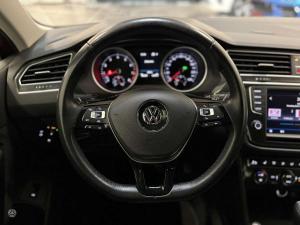 Red Volkswagen Tiguan 2017 in Vilnius, with an engine capacity of 1.40 L and mileage of 146 thousand km for 15490 €, photo 20 on AUTOMOTO.COM.LV
