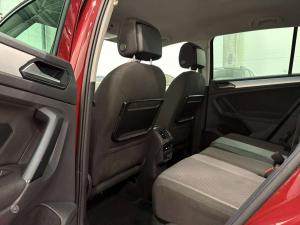 Red Volkswagen Tiguan 2017 in Vilnius, with an engine capacity of 1.40 L and mileage of 146 thousand km for 15490 €, photo 28 on AUTOMOTO.COM.LV