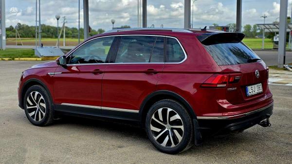 Volkswagen Tiguan 2017 in Siauliai on AUTOMOTO.COM.LV Red Volkswagen Tiguan 2017 in Siauliai, with an engine capacity of 1.97 L and mileage of 240 thousand km for 13900 €, photo 3 on AUTOMOTO.COM.LV