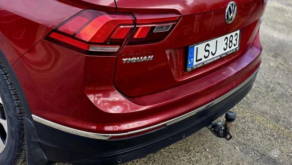 Volkswagen Tiguan 2017 in Siauliai on AUTOMOTO.COM.LV Red Volkswagen Tiguan 2017 in Siauliai, with an engine capacity of 1.97 L and mileage of 240 thousand km for 13900 €, photo 7 on AUTOMOTO.COM.LV