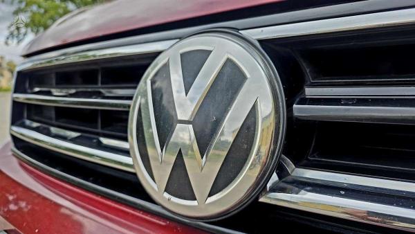Volkswagen Tiguan 2017 in Siauliai on AUTOMOTO.COM.LV Red Volkswagen Tiguan 2017 in Siauliai, with an engine capacity of 1.97 L and mileage of 240 thousand km for 13900 €, photo 8 on AUTOMOTO.COM.LV
