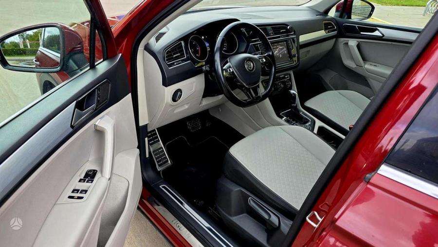 Sarkans Volkswagen Tiguan 2017 Šauļi, ar dzinēja tilpumu 1.97 L un nobraukumu 240 tūkst. km par 13900 €, foto 24 vietnē AUTOMOTO.COM.LV