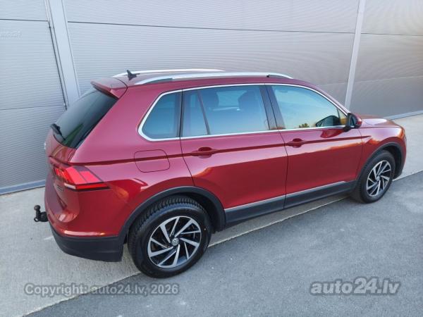 Red Volkswagen Tiguan 2018 in Tallinn, with an engine capacity of 2.00 L and mileage of 114 thousand km for 19900 €, photo 2 on AUTOMOTO.COM.LV
