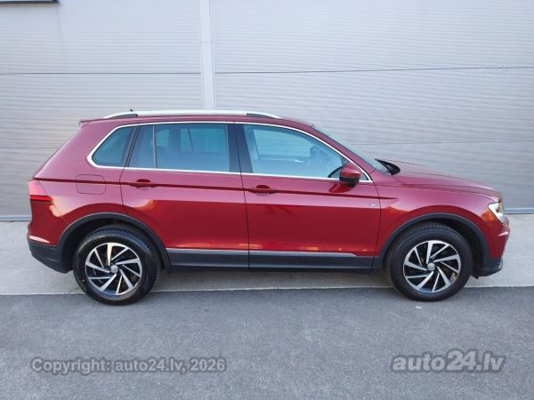 Red Volkswagen Tiguan 2018 in Tallinn, with an engine capacity of 2.00 L and mileage of 114 thousand km for 19900 €, photo 3 on AUTOMOTO.COM.LV