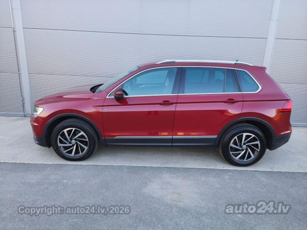 Red Volkswagen Tiguan 2018 in Tallinn, with an engine capacity of 2.00 L and mileage of 114 thousand km for 19900 €, photo 5 on AUTOMOTO.COM.LV