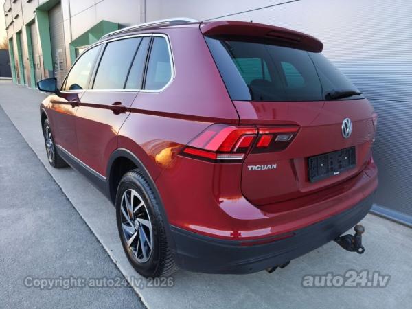 Red Volkswagen Tiguan 2018 in Tallinn, with an engine capacity of 2.00 L and mileage of 114 thousand km for 19900 €, photo 6 on AUTOMOTO.COM.LV
