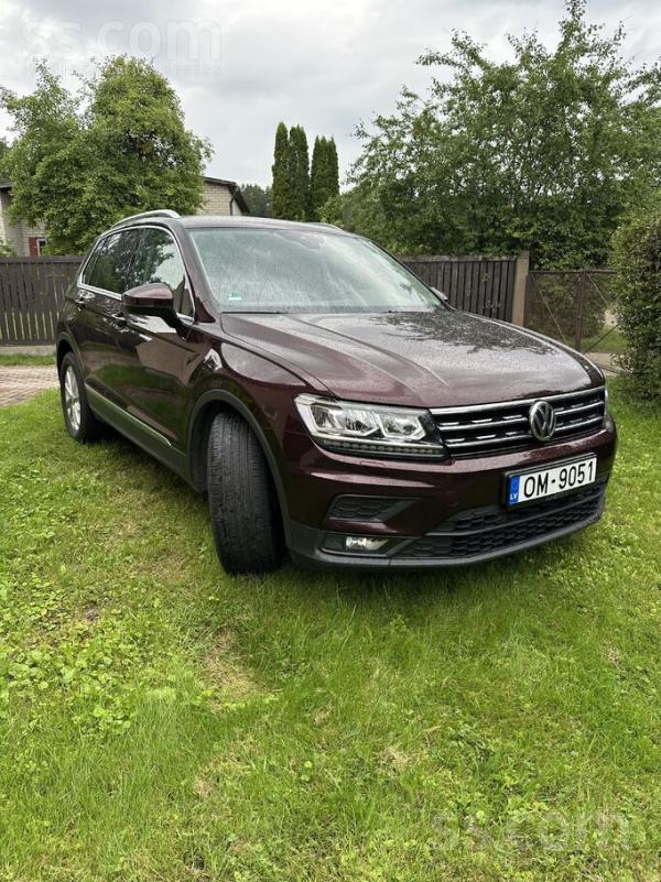 Red Volkswagen Tiguan 2018 in Riga, with an engine capacity of 1.40 L and mileage of 272 thousand km for 15950 €, photo 3 on AUTOMOTO.COM.LV