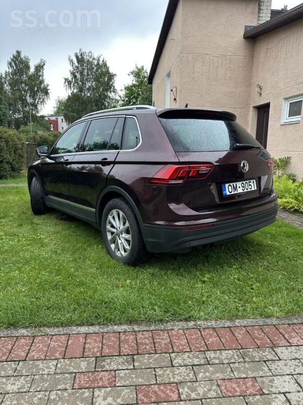Red Volkswagen Tiguan 2018 in Riga, with an engine capacity of 1.40 L and mileage of 272 thousand km for 15950 €, photo 6 on AUTOMOTO.COM.LV
