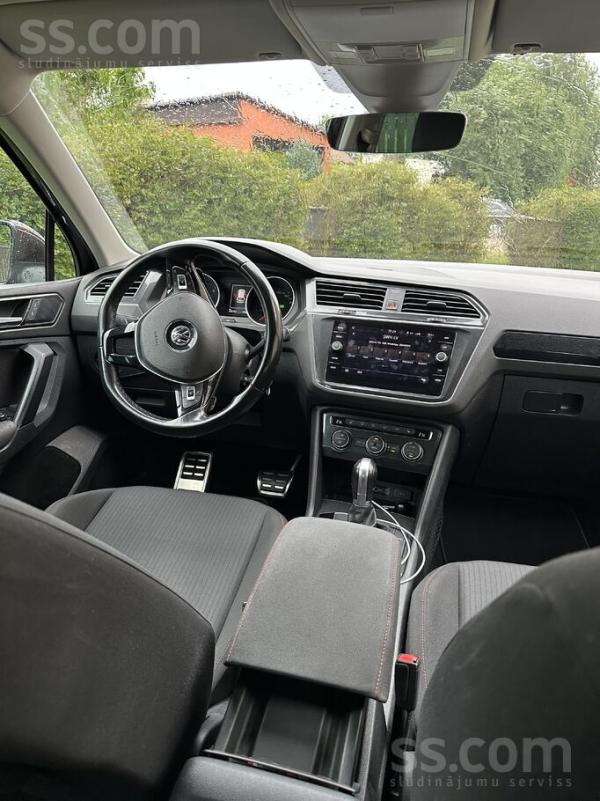 Red Volkswagen Tiguan 2018 in Riga, with an engine capacity of 1.40 L and mileage of 272 thousand km for 15950 €, photo 8 on AUTOMOTO.COM.LV