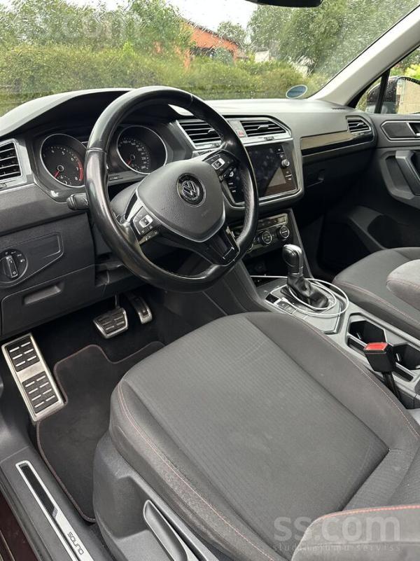 Red Volkswagen Tiguan 2018 in Riga, with an engine capacity of 1.40 L and mileage of 272 thousand km for 15950 €, photo 10 on AUTOMOTO.COM.LV