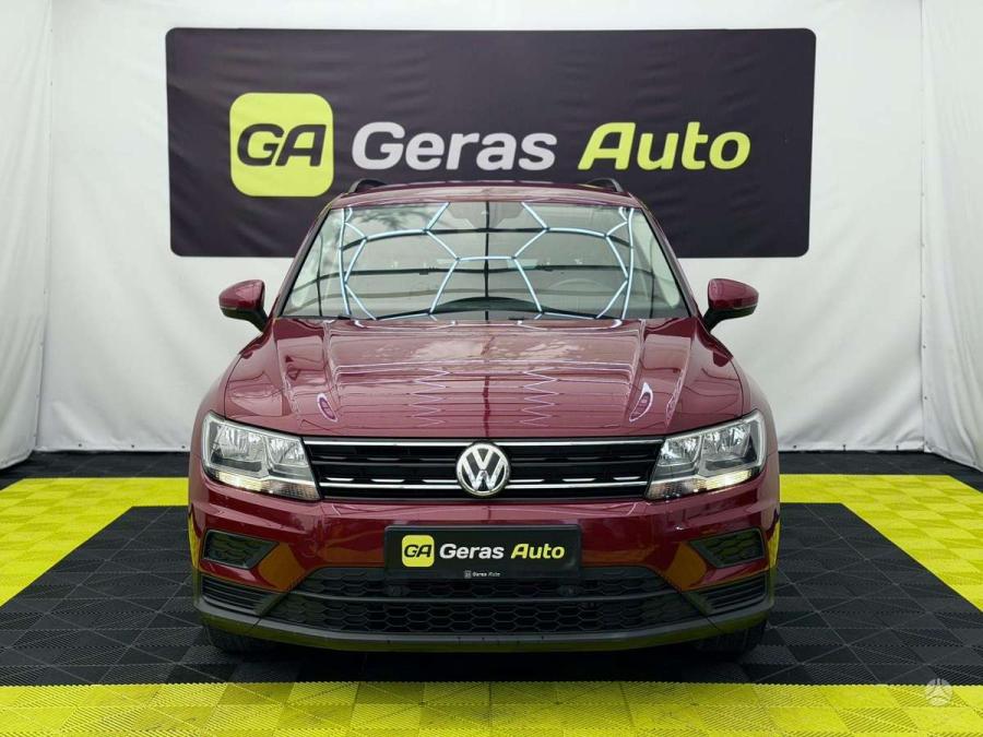 Red Volkswagen Tiguan 2018 in Vilnius, with an engine capacity of 1.97 L and mileage of 74 thousand km for 16599 €, photo 8 on AUTOMOTO.COM.LV