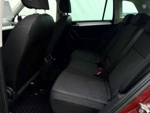 Red Volkswagen Tiguan 2018 in Vilnius, with an engine capacity of 1.97 L and mileage of 74 thousand km for 16599 €, photo 12 on AUTOMOTO.COM.LV