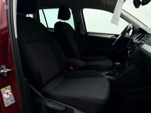 Red Volkswagen Tiguan 2018 in Vilnius, with an engine capacity of 1.97 L and mileage of 74 thousand km for 16599 €, photo 15 on AUTOMOTO.COM.LV
