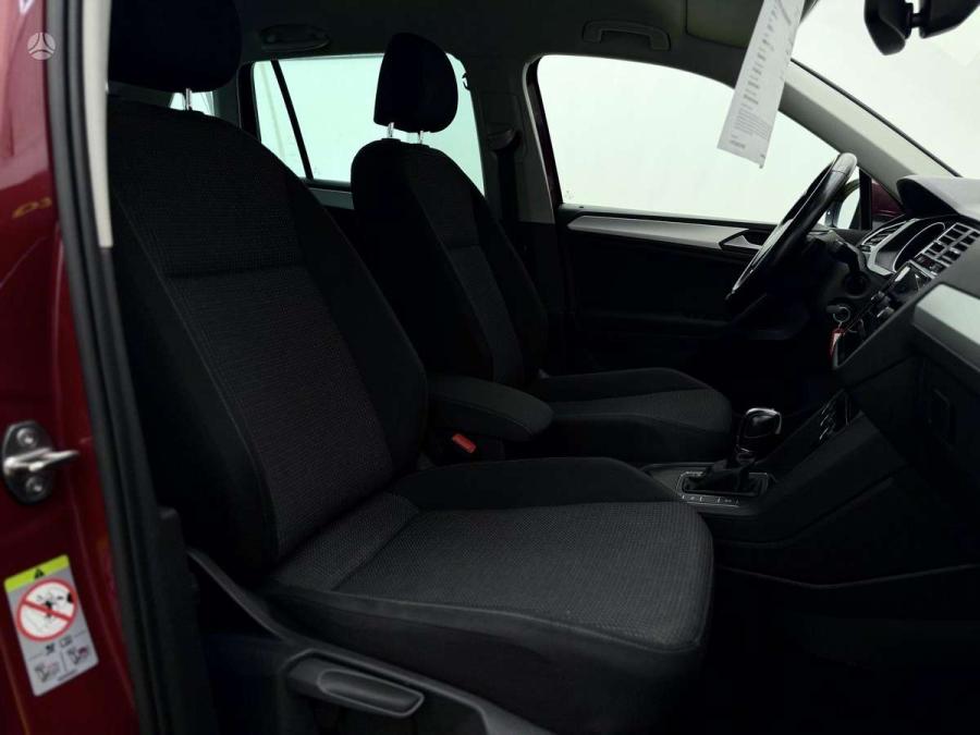 Red Volkswagen Tiguan 2018 in Vilnius, with an engine capacity of 1.97 L and mileage of 74 thousand km for 16599 €, photo 15 on AUTOMOTO.COM.LV
