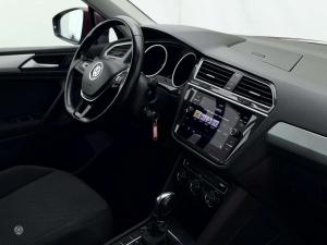 Red Volkswagen Tiguan 2018 in Vilnius, with an engine capacity of 1.97 L and mileage of 74 thousand km for 16599 €, photo 16 on AUTOMOTO.COM.LV