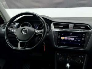 Red Volkswagen Tiguan 2018 in Vilnius, with an engine capacity of 1.97 L and mileage of 74 thousand km for 16599 €, photo 17 on AUTOMOTO.COM.LV