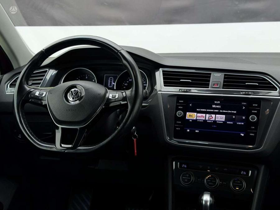 Red Volkswagen Tiguan 2018 in Vilnius, with an engine capacity of 1.97 L and mileage of 74 thousand km for 16599 €, photo 17 on AUTOMOTO.COM.LV