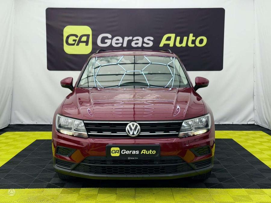 Red Volkswagen Tiguan 2018 in Vilnius, with an engine capacity of 1.97 L and mileage of 74 thousand km for 16199 €, photo 8 on AUTOMOTO.COM.LV