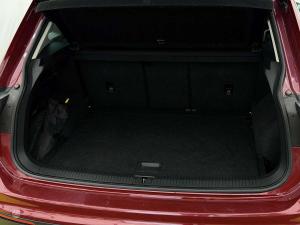 Red Volkswagen Tiguan 2018 in Vilnius, with an engine capacity of 1.97 L and mileage of 74 thousand km for 16199 €, photo 13 on AUTOMOTO.COM.LV