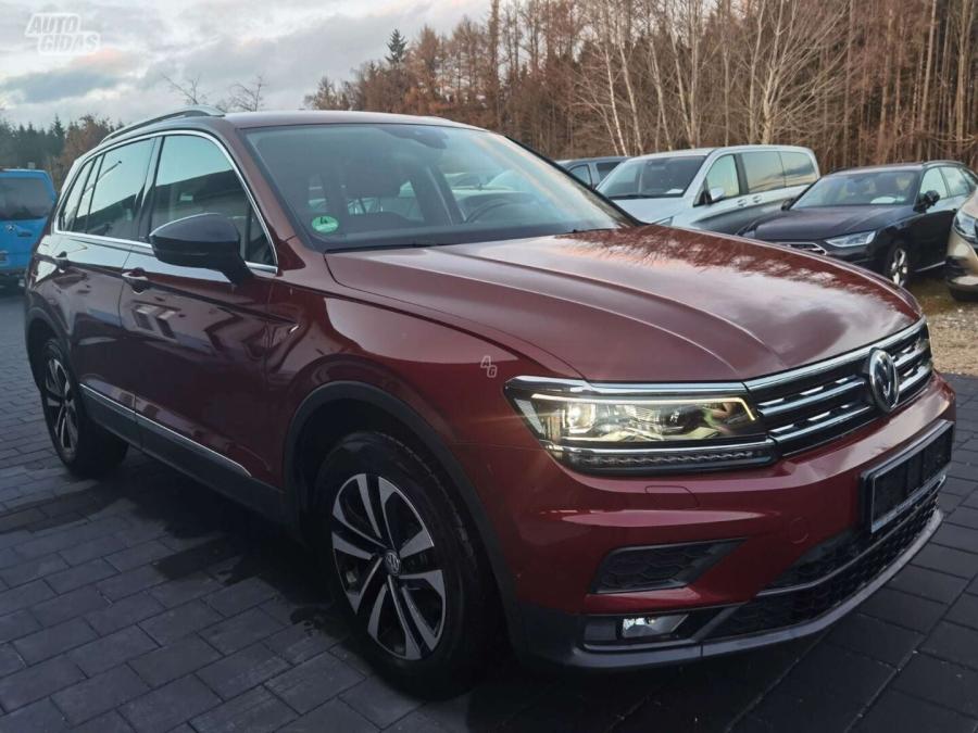 Sarkans Volkswagen Tiguan 2019 Kauņa, ar dzinēja tilpumu 1.50 L un nobraukumu 52 tūkst. km par 26704 €, foto 3 vietnē AUTOMOTO.COM.LV