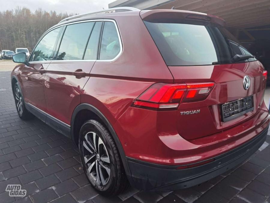 Sarkans Volkswagen Tiguan 2019 Kauņa, ar dzinēja tilpumu 1.50 L un nobraukumu 52 tūkst. km par 26704 €, foto 4 vietnē AUTOMOTO.COM.LV